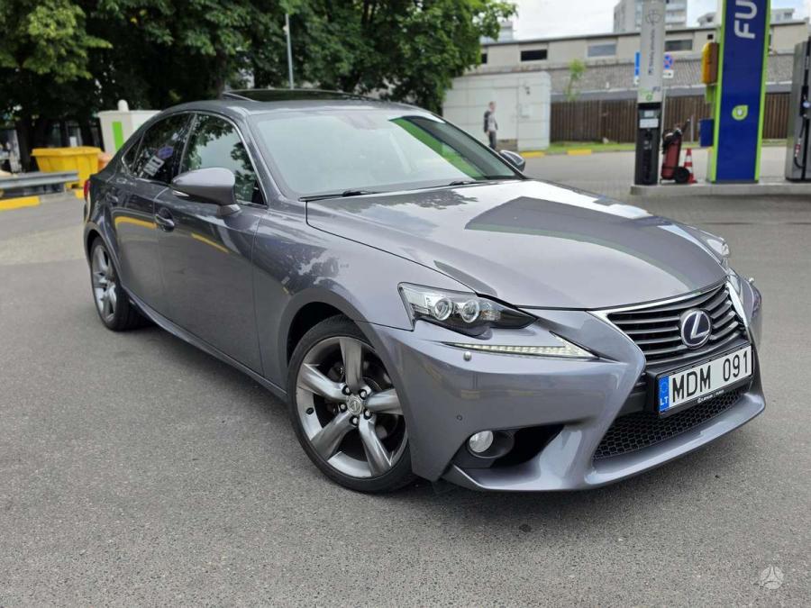 Grey Lexus LS 300h 2013 in Vilnius, with an engine capacity of 2.49 L and mileage of 241 thousand km for 14500 €, photo 1 on AUTOMOTO.COM.LV