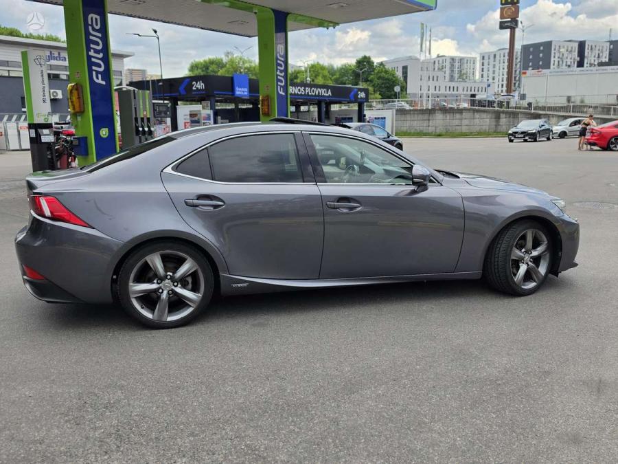 Grey Lexus LS 300h 2013 in Vilnius, with an engine capacity of 2.49 L and mileage of 241 thousand km for 14500 €, photo 6 on AUTOMOTO.COM.LV