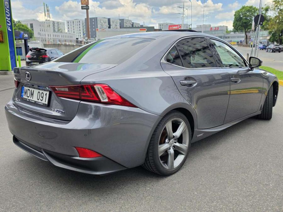 Grey Lexus LS 300h 2013 in Vilnius, with an engine capacity of 2.49 L and mileage of 241 thousand km for 14500 €, photo 8 on AUTOMOTO.COM.LV
