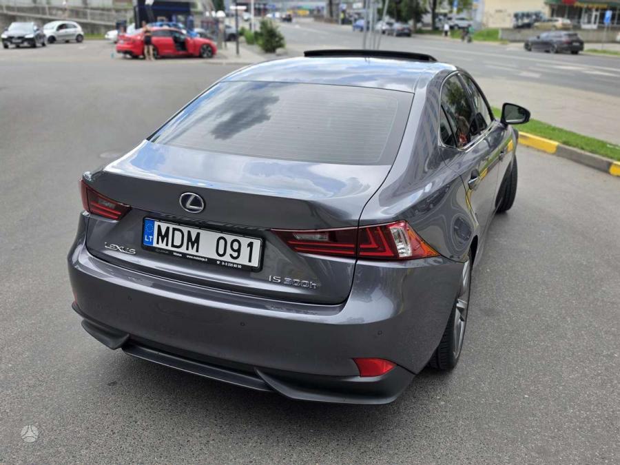 Grey Lexus LS 300h 2013 in Vilnius, with an engine capacity of 2.49 L and mileage of 241 thousand km for 14500 €, photo 9 on AUTOMOTO.COM.LV