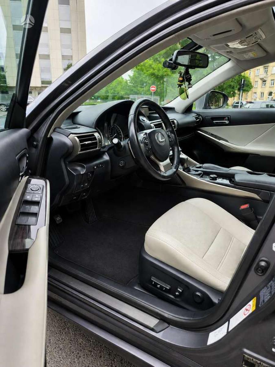 Grey Lexus LS 300h 2013 in Vilnius, with an engine capacity of 2.49 L and mileage of 241 thousand km for 14500 €, photo 10 on AUTOMOTO.COM.LV