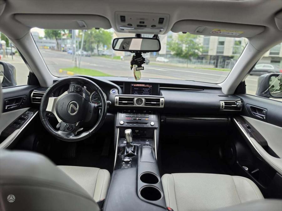 Grey Lexus LS 300h 2013 in Vilnius, with an engine capacity of 2.49 L and mileage of 241 thousand km for 14500 €, photo 11 on AUTOMOTO.COM.LV