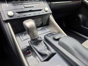 Grey Lexus LS 300h 2013 in Vilnius, with an engine capacity of 2.49 L and mileage of 241 thousand km for 14500 €, photo 12 on AUTOMOTO.COM.LV