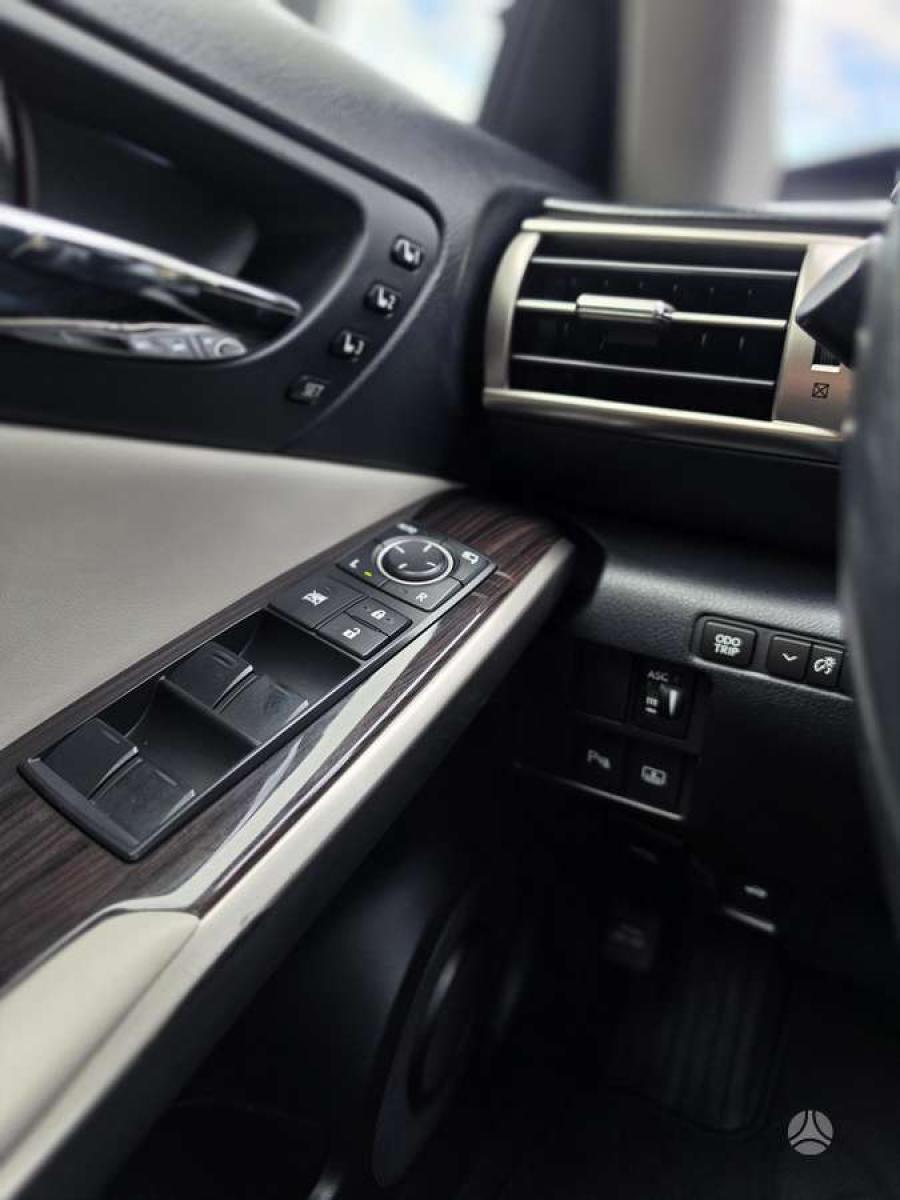 Grey Lexus LS 300h 2013 in Vilnius, with an engine capacity of 2.49 L and mileage of 241 thousand km for 14500 €, photo 13 on AUTOMOTO.COM.LV