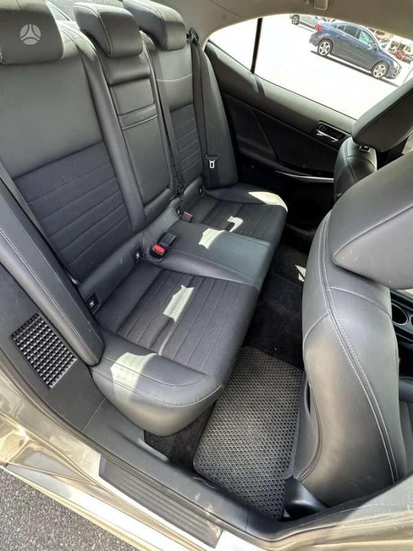 Pelēks Lexus LS 300h 2013 Viļņa, ar dzinēja tilpumu 2.49 L un nobraukumu 254 tūkst. km par 13200 €, foto 9 vietnē AUTOMOTO.COM.LV