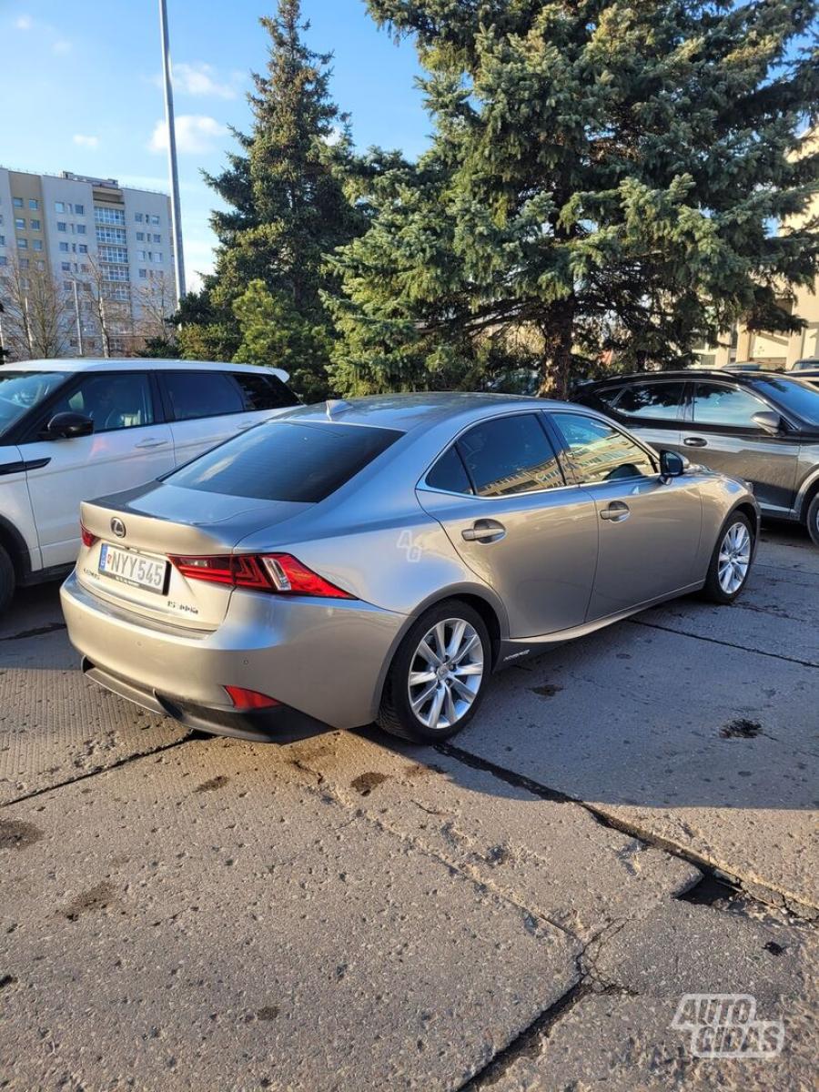 Grey Lexus LS 300h 2014 in Vilnius, with an engine capacity of 2.50 L and mileage of 202 thousand km for 13200 €, photo 1 on AUTOMOTO.COM.LV