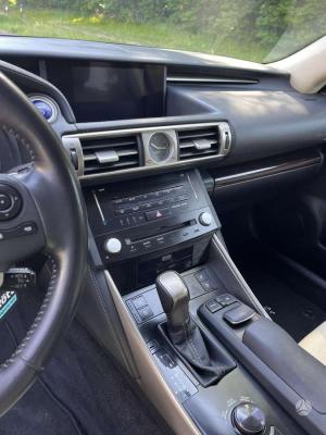 Grey Lexus LS 300h 2014 in Vilnius, with an engine capacity of 2.50 L and mileage of 254 thousand km for 12700 €, photo 13 on AUTOMOTO.COM.LV