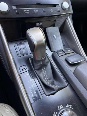 Grey Lexus LS 300h 2014 in Vilnius, with an engine capacity of 2.50 L and mileage of 254 thousand km for 12700 €, photo 15 on AUTOMOTO.COM.LV
