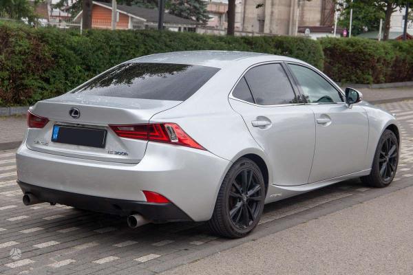 Grey Lexus LS 300h 2015 in Vilnius, with an engine capacity of 2.49 L and mileage of 171 thousand km for 14950 €, photo 5 on AUTOMOTO.COM.LV