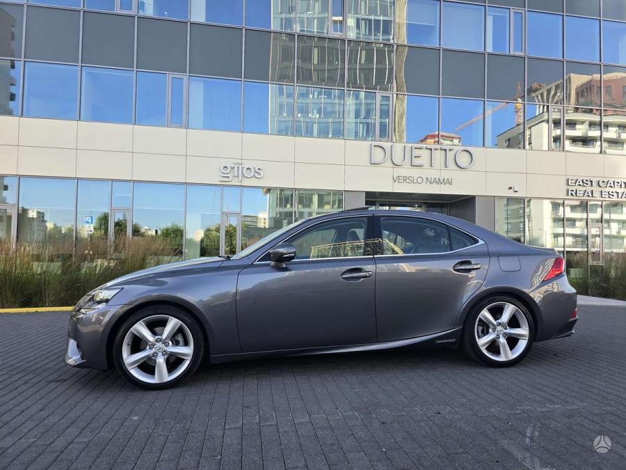 Pelēks Lexus LS 300h 2015 Viļņa, ar dzinēja tilpumu 2.49 L un nobraukumu 223 tūkst. km par 14850 €, foto 5 vietnē AUTOMOTO.COM.LV