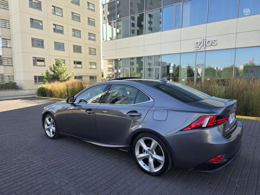 Pelēks Lexus LS 300h 2015 Viļņa, ar dzinēja tilpumu 2.49 L un nobraukumu 223 tūkst. km par 14850 €, foto 6 vietnē AUTOMOTO.COM.LV