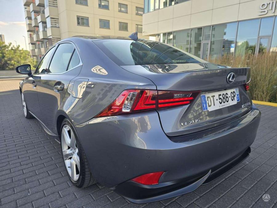 Pelēks Lexus LS 300h 2015 Viļņa, ar dzinēja tilpumu 2.49 L un nobraukumu 223 tūkst. km par 14850 €, foto 7 vietnē AUTOMOTO.COM.LV
