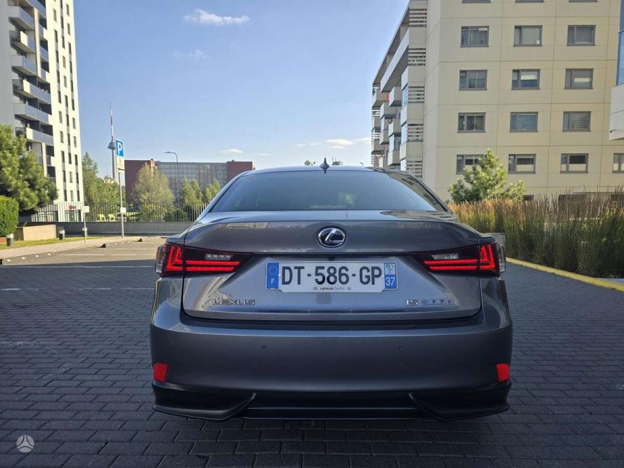 Pelēks Lexus LS 300h 2015 Viļņa, ar dzinēja tilpumu 2.49 L un nobraukumu 223 tūkst. km par 14850 €, foto 8 vietnē AUTOMOTO.COM.LV