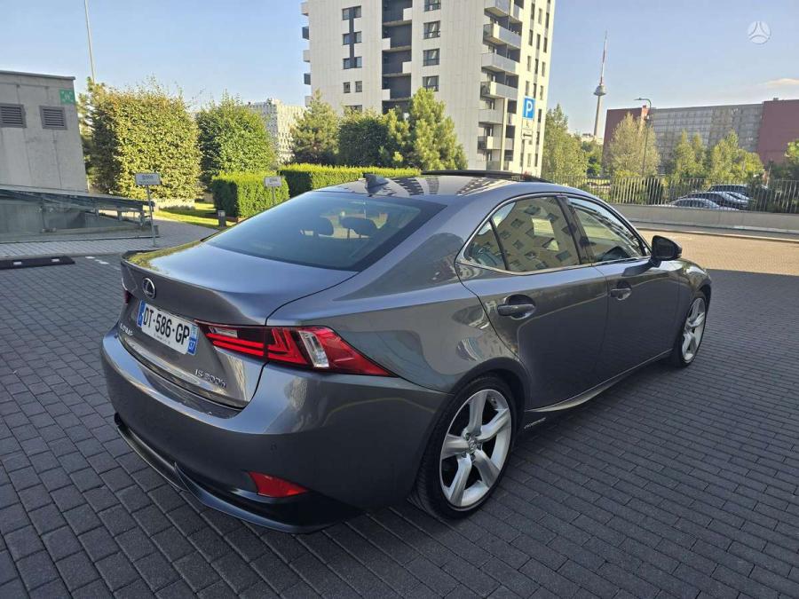 Pelēks Lexus LS 300h 2015 Viļņa, ar dzinēja tilpumu 2.49 L un nobraukumu 223 tūkst. km par 14850 €, foto 10 vietnē AUTOMOTO.COM.LV