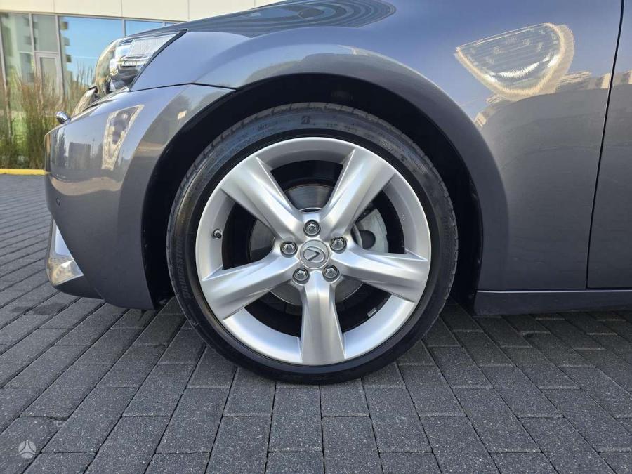 Pelēks Lexus LS 300h 2015 Viļņa, ar dzinēja tilpumu 2.49 L un nobraukumu 223 tūkst. km par 14850 €, foto 17 vietnē AUTOMOTO.COM.LV