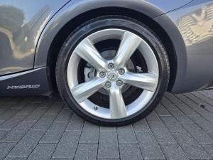 Pelēks Lexus LS 300h 2015 Viļņa, ar dzinēja tilpumu 2.49 L un nobraukumu 223 tūkst. km par 14850 €, foto 18 vietnē AUTOMOTO.COM.LV