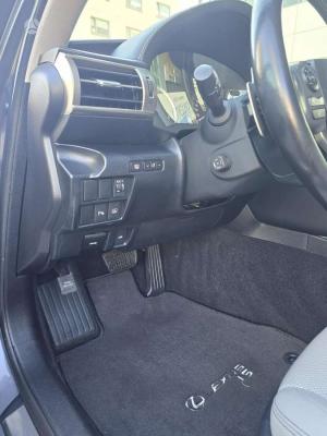 Pelēks Lexus LS 300h 2015 Viļņa, ar dzinēja tilpumu 2.49 L un nobraukumu 223 tūkst. km par 14850 €, foto 23 vietnē AUTOMOTO.COM.LV