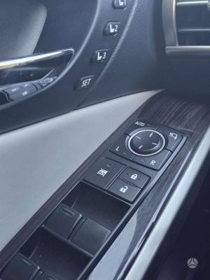 Pelēks Lexus LS 300h 2015 Viļņa, ar dzinēja tilpumu 2.49 L un nobraukumu 223 tūkst. km par 14850 €, foto 30 vietnē AUTOMOTO.COM.LV