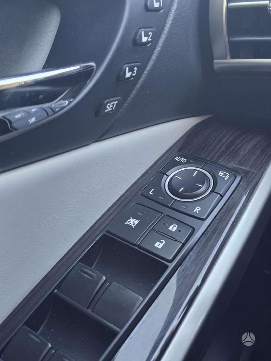 Pelēks Lexus LS 300h 2015 Viļņa, ar dzinēja tilpumu 2.49 L un nobraukumu 223 tūkst. km par 14850 €, foto 30 vietnē AUTOMOTO.COM.LV