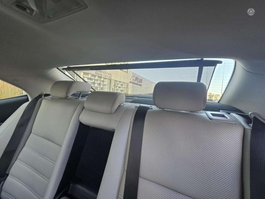 Pelēks Lexus LS 300h 2015 Viļņa, ar dzinēja tilpumu 2.49 L un nobraukumu 223 tūkst. km par 14850 €, foto 33 vietnē AUTOMOTO.COM.LV