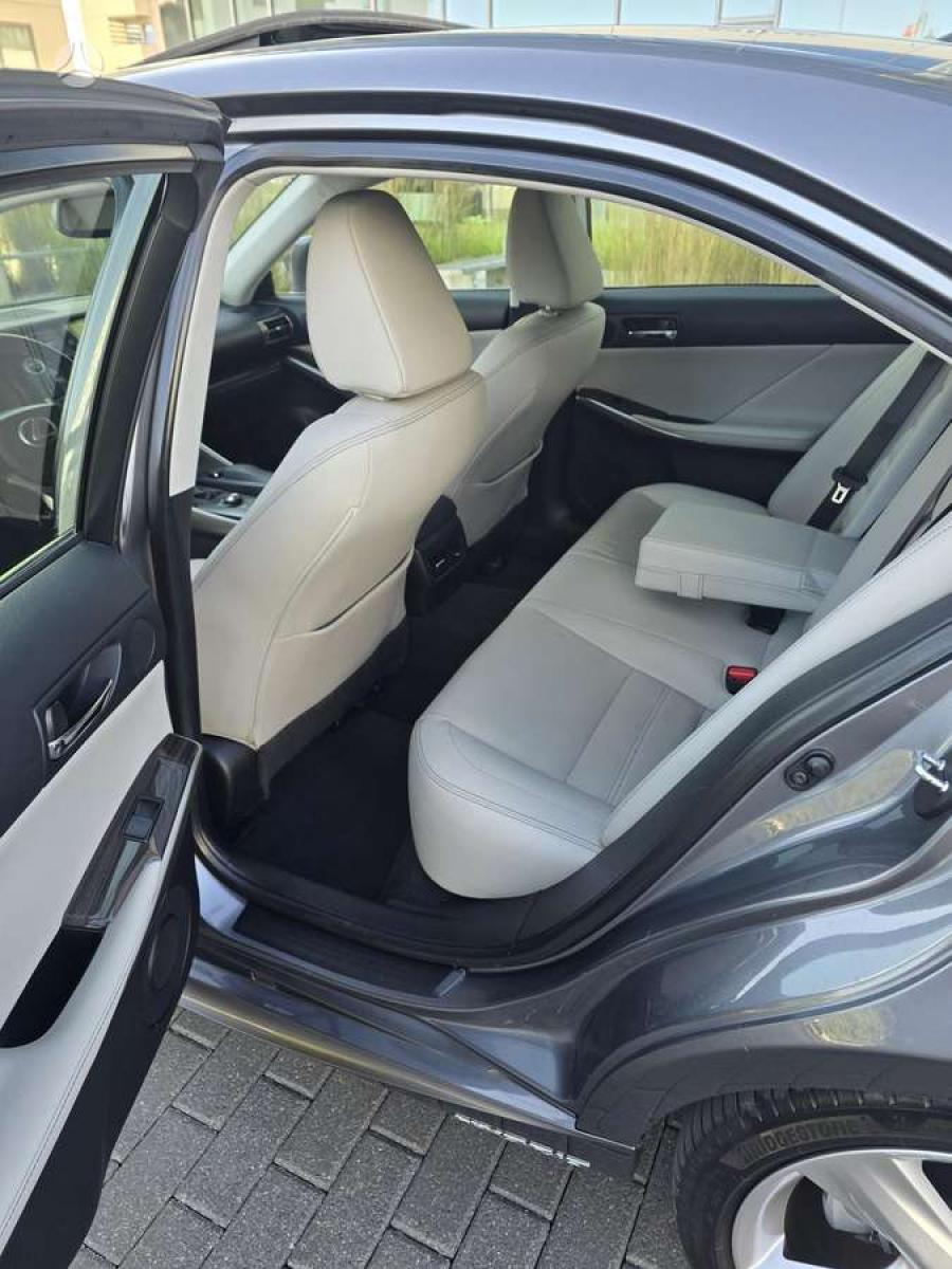 Pelēks Lexus LS 300h 2015 Viļņa, ar dzinēja tilpumu 2.49 L un nobraukumu 223 tūkst. km par 14850 €, foto 34 vietnē AUTOMOTO.COM.LV