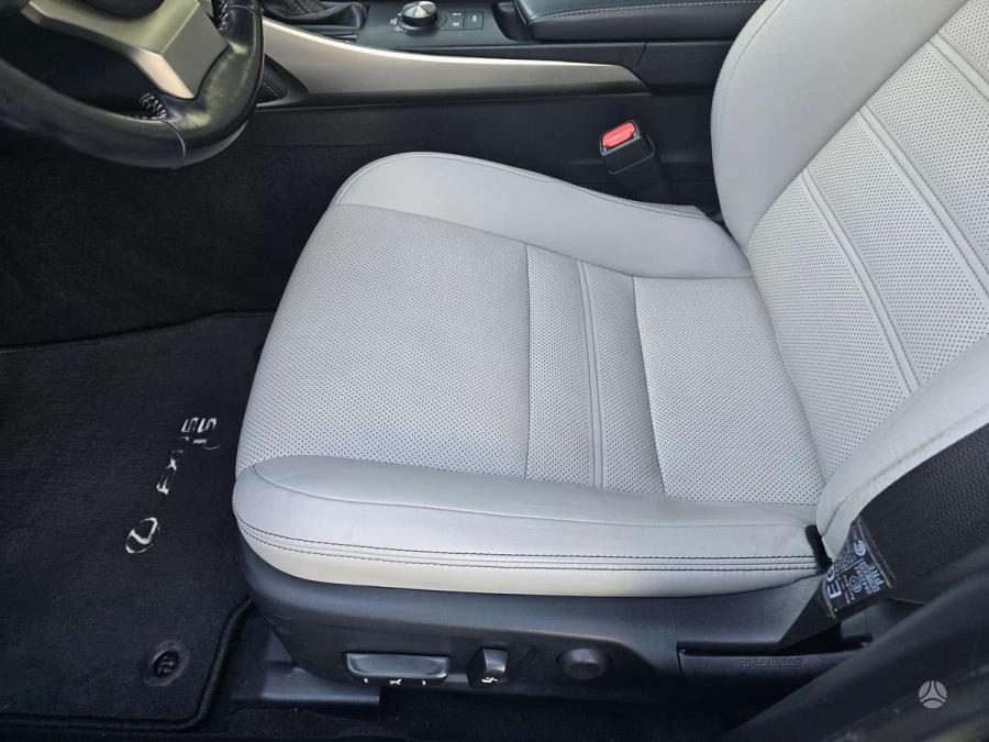 Pelēks Lexus LS 300h 2015 Viļņa, ar dzinēja tilpumu 2.49 L un nobraukumu 223 tūkst. km par 14850 €, foto 36 vietnē AUTOMOTO.COM.LV