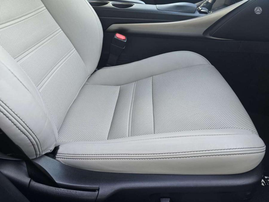 Pelēks Lexus LS 300h 2015 Viļņa, ar dzinēja tilpumu 2.49 L un nobraukumu 223 tūkst. km par 14850 €, foto 37 vietnē AUTOMOTO.COM.LV