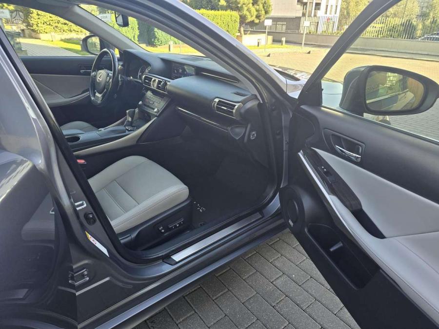 Pelēks Lexus LS 300h 2015 Viļņa, ar dzinēja tilpumu 2.49 L un nobraukumu 223 tūkst. km par 14850 €, foto 39 vietnē AUTOMOTO.COM.LV