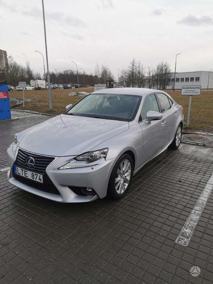 Pelēks Lexus LS 300h 2016 Viļņa, ar dzinēja tilpumu 2.49 L un nobraukumu 190 tūkst. km par 14400 €, foto 1 vietnē AUTOMOTO.COM.LV