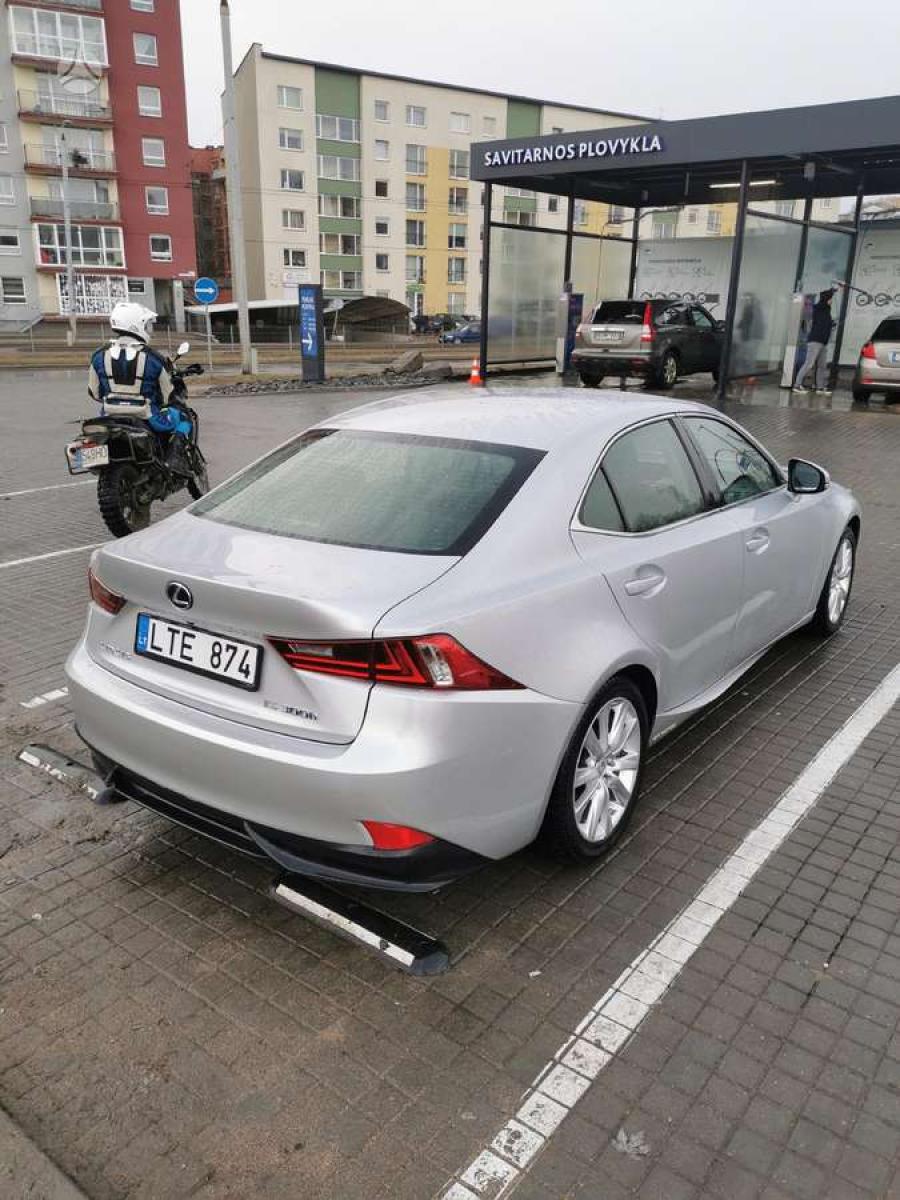 Grey Lexus LS 300h 2016 in Vilnius, with an engine capacity of 2.49 L and mileage of 190 thousand km for 14400 €, photo 3 on AUTOMOTO.COM.LV