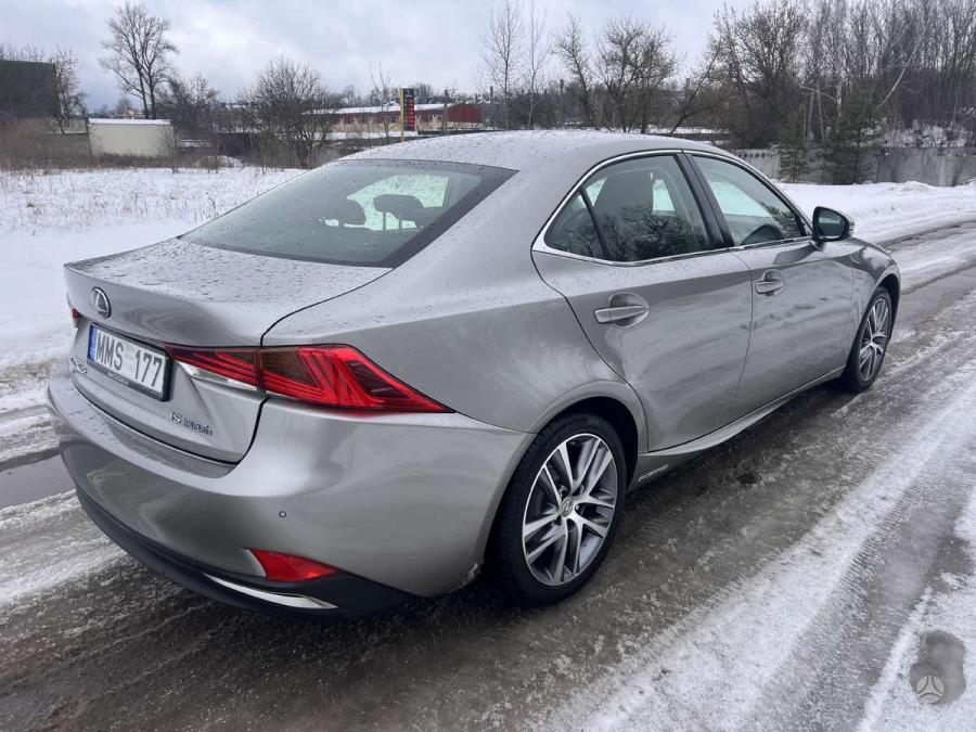 Grey Lexus LS 300h 2017 in Vilnius, with an engine capacity of 2.49 L and mileage of 160 thousand km for 15500 €, photo 4 on AUTOMOTO.COM.LV