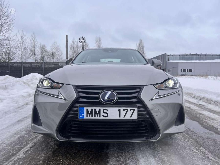Grey Lexus LS 300h 2017 in Vilnius, with an engine capacity of 2.49 L and mileage of 160 thousand km for 15500 €, photo 8 on AUTOMOTO.COM.LV