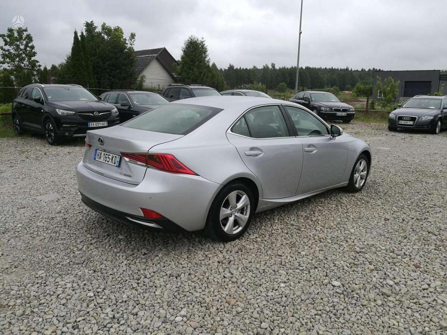 Pelēks Lexus LS 300h 2018 Tauragė, ar dzinēja tilpumu 2.50 L un nobraukumu 162 tūkst. km par 17500 €, foto 4 vietnē AUTOMOTO.COM.LV