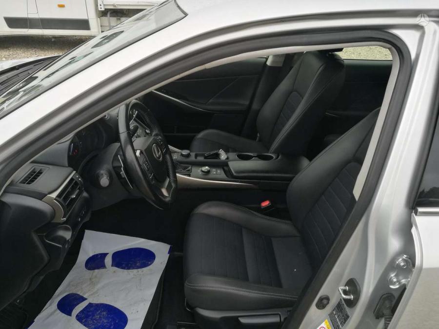 Pelēks Lexus LS 300h 2018 Tauragė, ar dzinēja tilpumu 2.50 L un nobraukumu 162 tūkst. km par 17500 €, foto 10 vietnē AUTOMOTO.COM.LV
