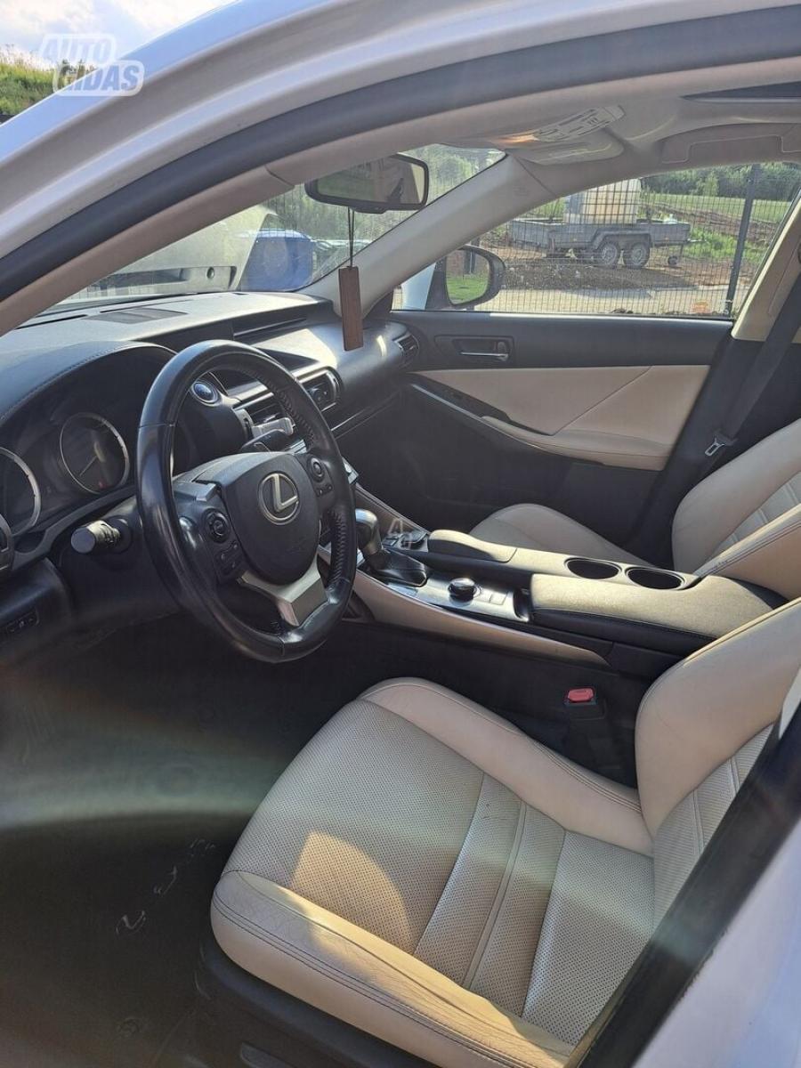 Lexus LS 300h 2013 in Vilnius, with an engine capacity of 2.50 L and mileage of 284 thousand km for 11999 €, photo 8 on AUTOMOTO.COM.LV