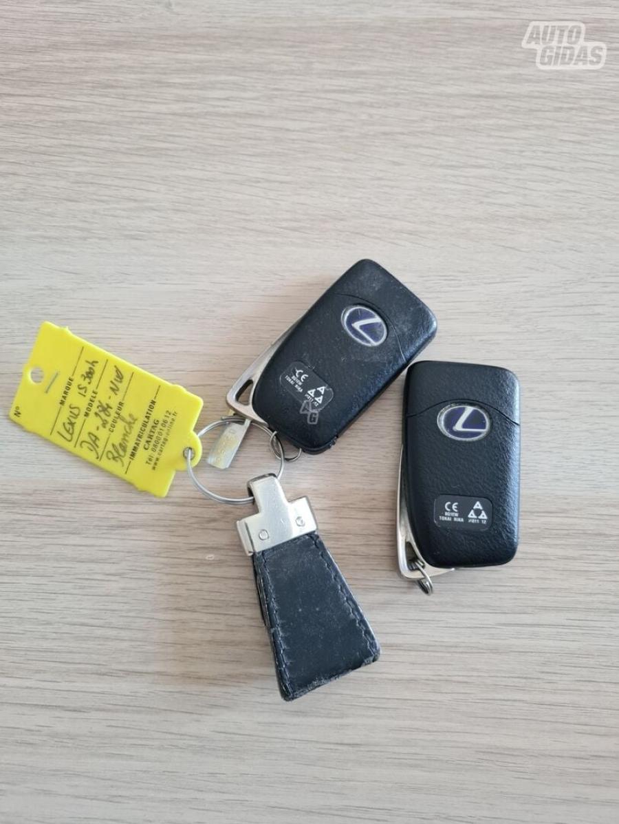 Lexus LS 300h 2013 in Vilnius, with an engine capacity of 2.50 L and mileage of 284 thousand km for 11999 €, photo 12 on AUTOMOTO.COM.LV