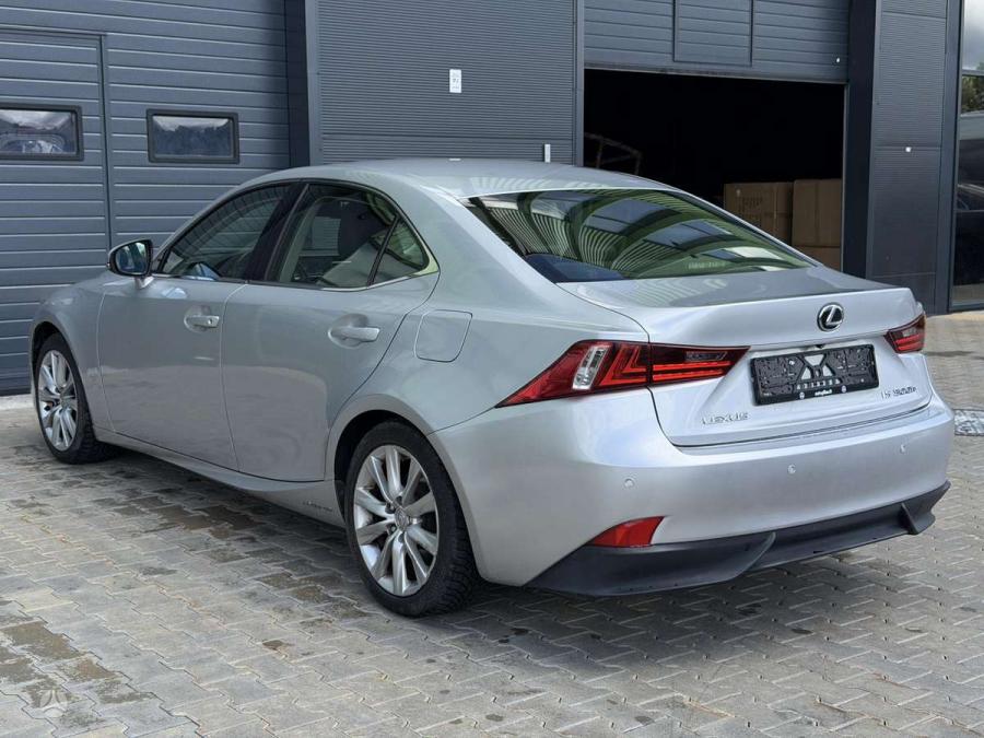 Lexus LS 300h 2015 in Vilnius, with an engine capacity of 2.49 L and mileage of 236 thousand km for 14666 €, photo 4 on AUTOMOTO.COM.LV