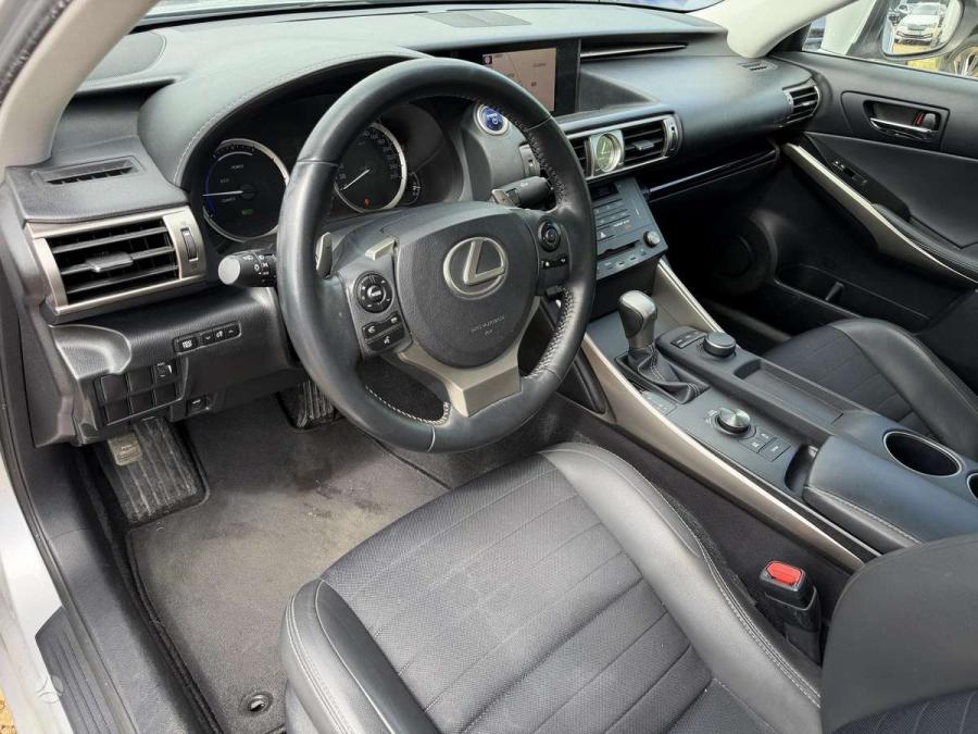 Lexus LS 300h 2015 in Vilnius, with an engine capacity of 2.49 L and mileage of 236 thousand km for 14666 €, photo 8 on AUTOMOTO.COM.LV