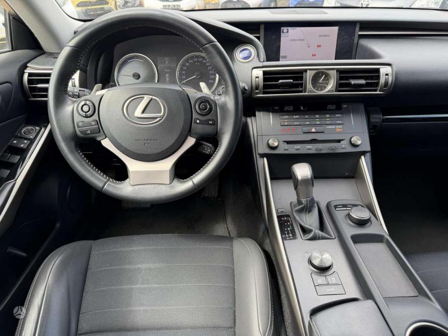 Lexus LS 300h 2015 in Vilnius, with an engine capacity of 2.49 L and mileage of 236 thousand km for 14666 €, photo 9 on AUTOMOTO.COM.LV