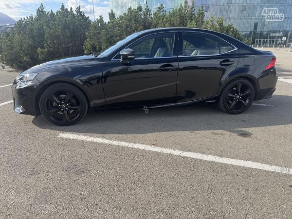 Lexus LS 300h 2016 in Siauliai, with an engine capacity of 2.50 L and mileage of 193 thousand km for 14900 €, photo 1 on AUTOMOTO.COM.LV