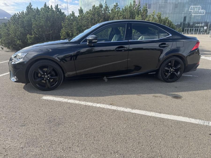 Lexus LS 300h 2016 in Siauliai, with an engine capacity of 2.50 L and mileage of 193 thousand km for 14900 €, photo 1 on AUTOMOTO.COM.LV