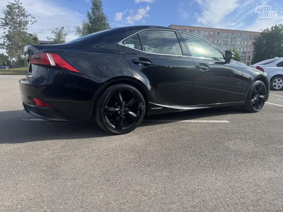 Lexus LS 300h 2016 in Siauliai, with an engine capacity of 2.50 L and mileage of 193 thousand km for 14900 €, photo 6 on AUTOMOTO.COM.LV