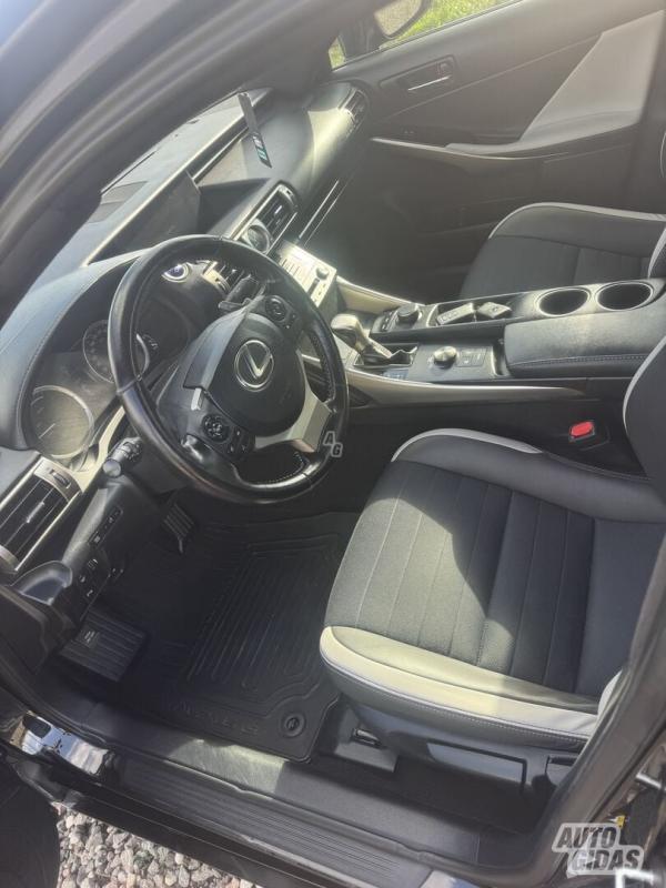 Lexus LS 300h 2016 in Siauliai, with an engine capacity of 2.50 L and mileage of 193 thousand km for 14900 €, photo 10 on AUTOMOTO.COM.LV