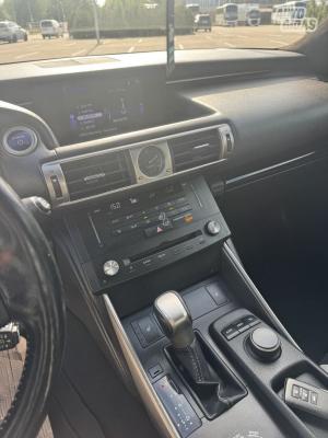 Lexus LS 300h 2016 in Siauliai, with an engine capacity of 2.50 L and mileage of 193 thousand km for 14900 €, photo 12 on AUTOMOTO.COM.LV