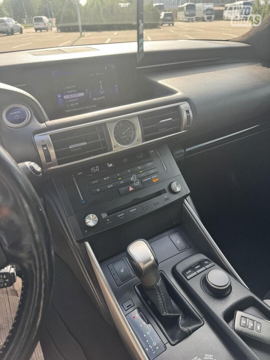 Lexus LS 300h 2016 in Siauliai, with an engine capacity of 2.50 L and mileage of 193 thousand km for 14900 €, photo 12 on AUTOMOTO.COM.LV