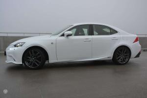 Balts Lexus LS 300h 2013 Viļņa, ar dzinēja tilpumu 2.50 L un nobraukumu 171 tūkst. km par 13500 €, foto 4 vietnē AUTOMOTO.COM.LV