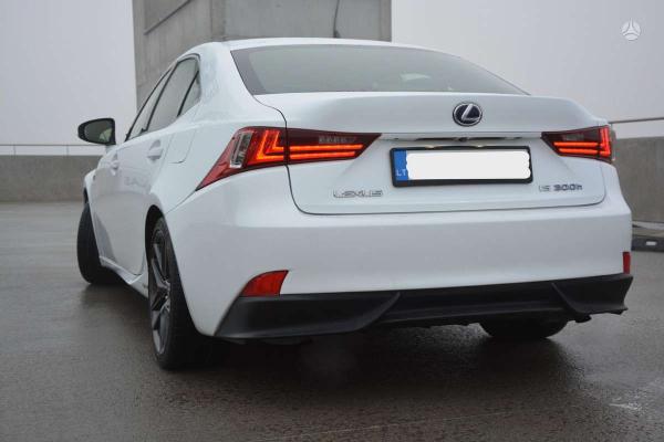 White Lexus LS 300h 2013 in Vilnius, with an engine capacity of 2.50 L and mileage of 171 thousand km for 13500 €, photo 8 on AUTOMOTO.COM.LV