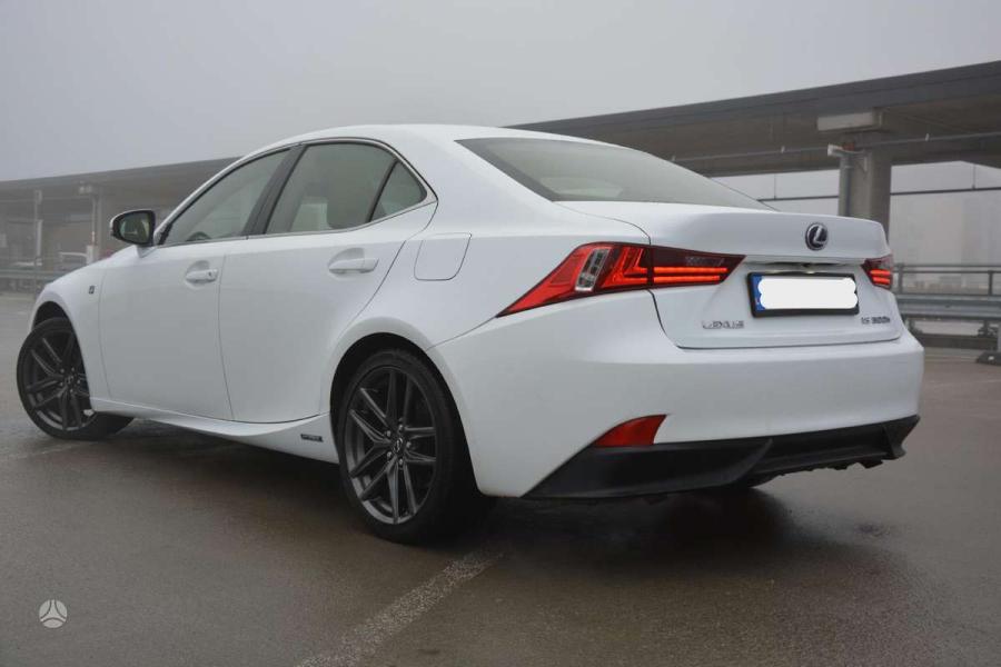 Balts Lexus LS 300h 2013 Viļņa, ar dzinēja tilpumu 2.50 L un nobraukumu 171 tūkst. km par 13500 €, foto 17 vietnē AUTOMOTO.COM.LV