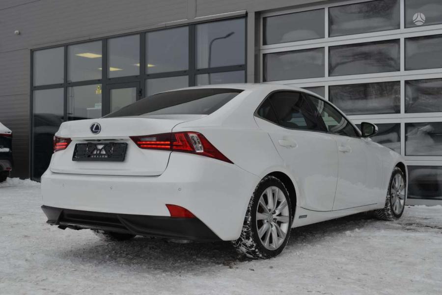 Balts Lexus LS 300h 2013 Viļņa, ar dzinēja tilpumu 2.49 L un nobraukumu 208 tūkst. km par 16500 €, foto 5 vietnē AUTOMOTO.COM.LV