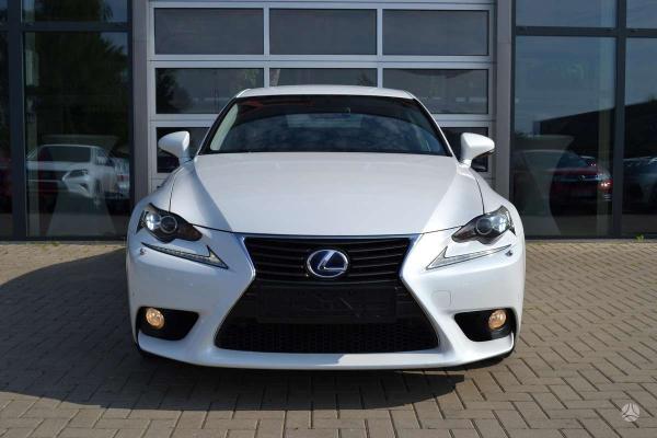 White Lexus LS 300h 2013 in Vilnius, with an engine capacity of 2.49 L and mileage of 261 thousand km for 14000 €, photo 7 on AUTOMOTO.COM.LV